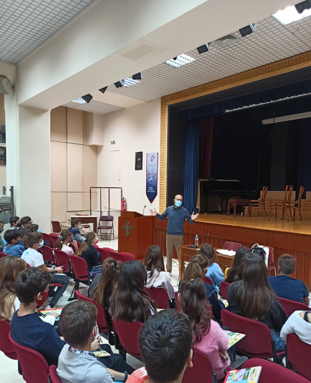 ΠΩΣ ΦΤΙΑΧΝΕΤΑΙ ΕΝΑ ΠΑΙΔΙΚΟ ΒΙΒΛΙΟ - Ελληνογαλλική Σχολή