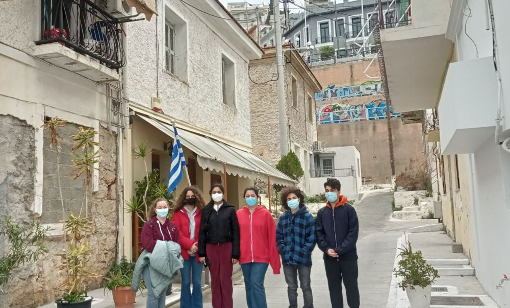Επίσκεψη στην Εστία Νέας Σμύρνης και τον προσφυγικό στο Μικρολίμανο ...
